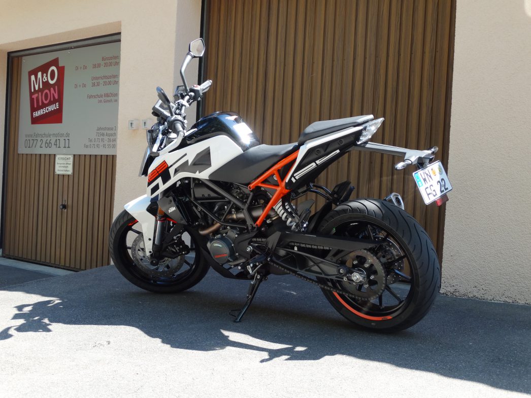 A1 – Motorrad KTM – DUKE | Fahrschule M&Otion